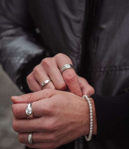 Order men's jewelery online | Now at Kuzzoi